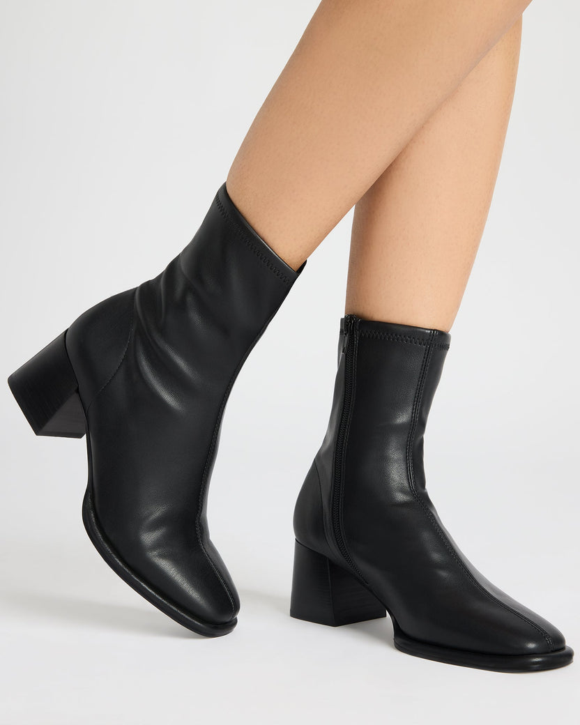 PAMMY Black Square-Toe Block Heel Women's Ankle Boot – Steve Madden